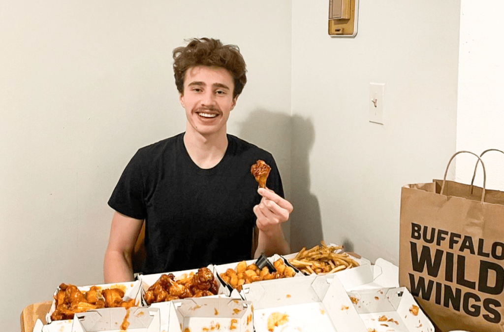 Saint Peter's star Doug Edert signs NIL deal with Buffalo Wild Wings ...